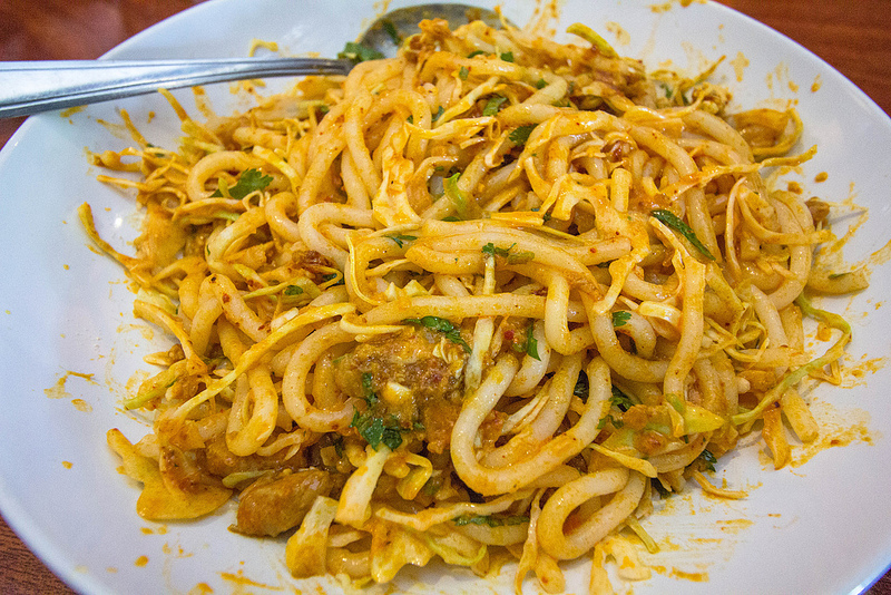 Burma: Nan Gyi Thoke | Food Touring